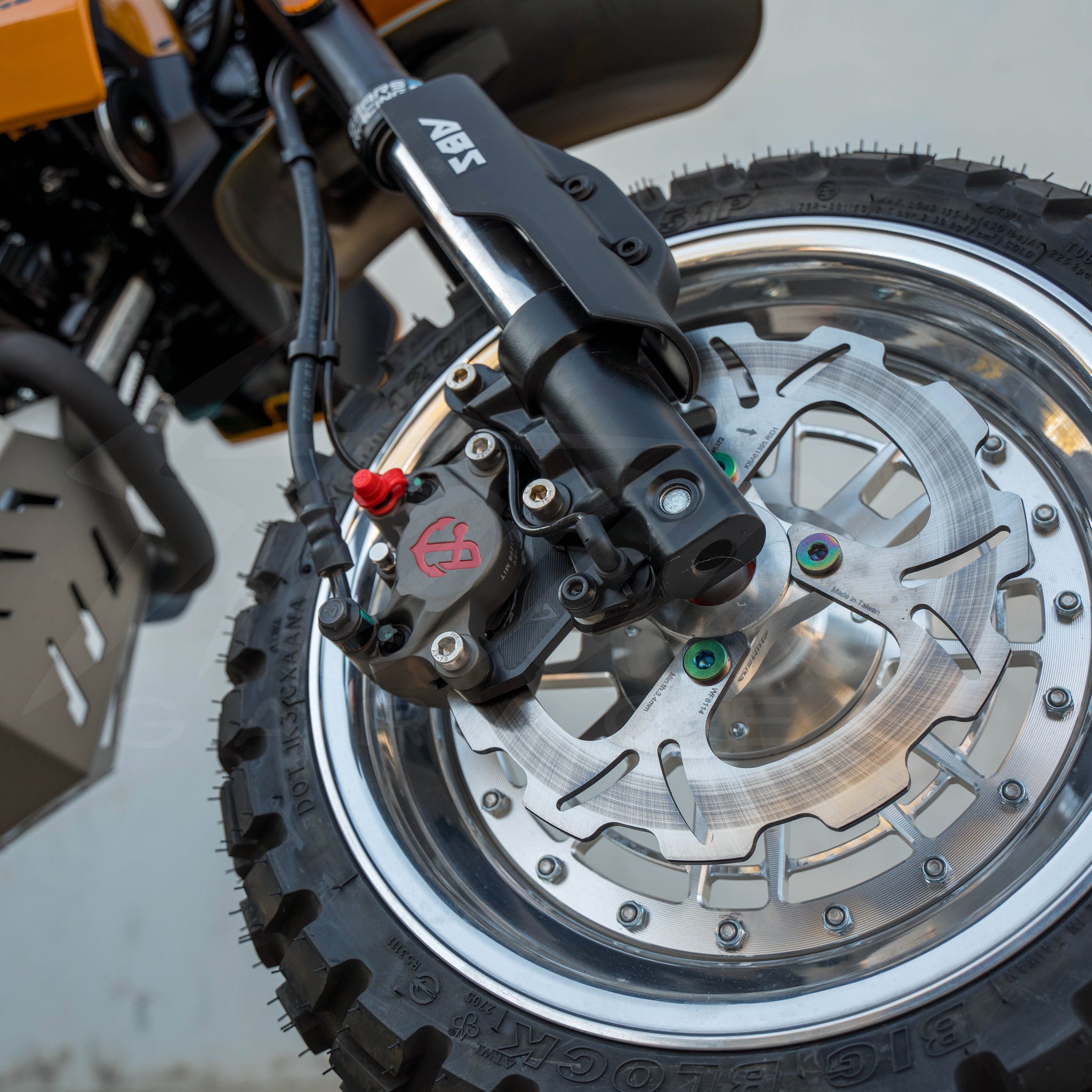 CHIMERA FRONT P34 P32 BRAKE CALIPER BRACKET - CFMOTO PAPIO CL/SS – Steady Garage