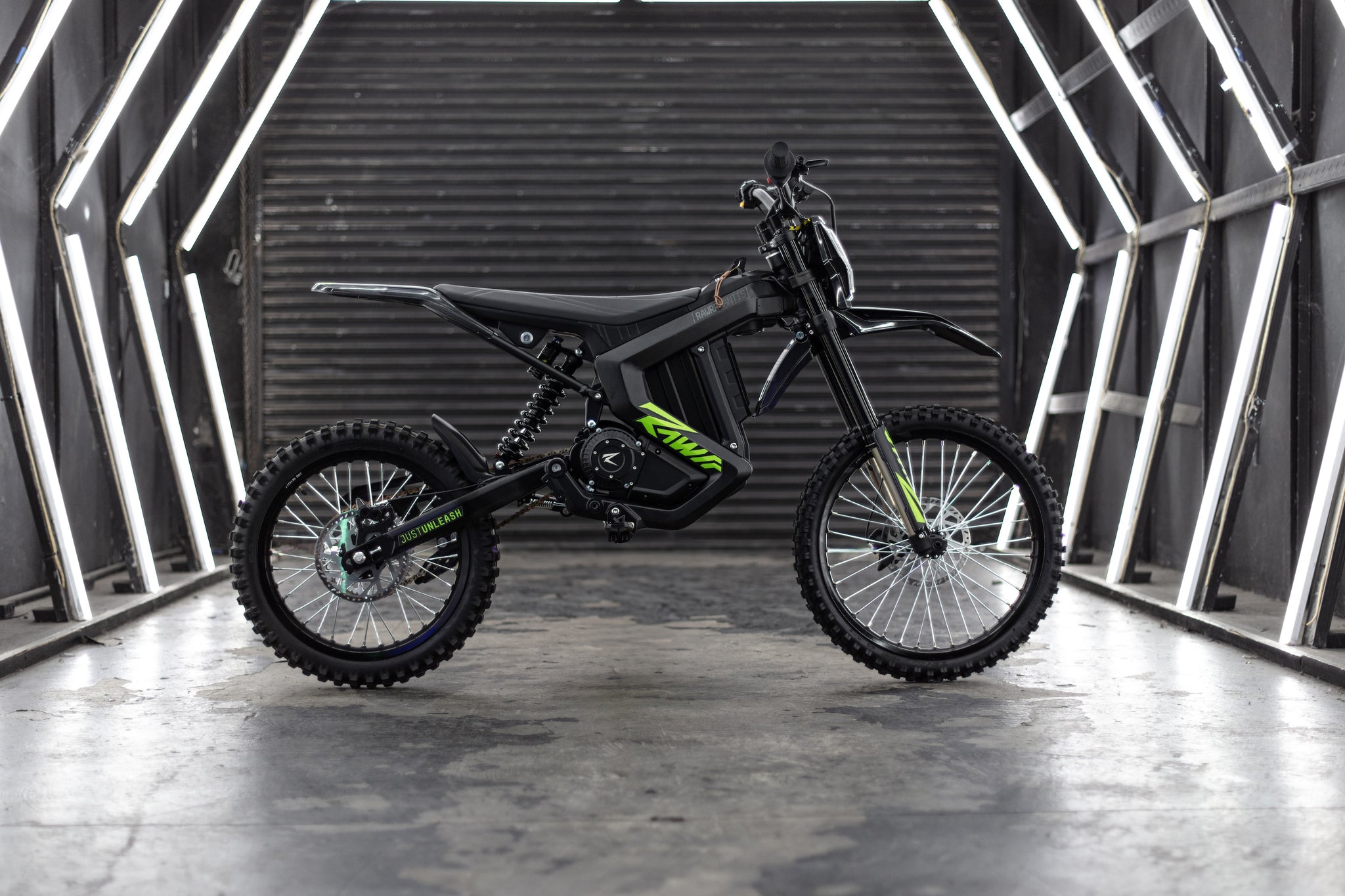 RAWRR MANTIS X - 72v Off-Road Electric Motorcycle Dirtbike Emoto 17"/1 – Steady Garage